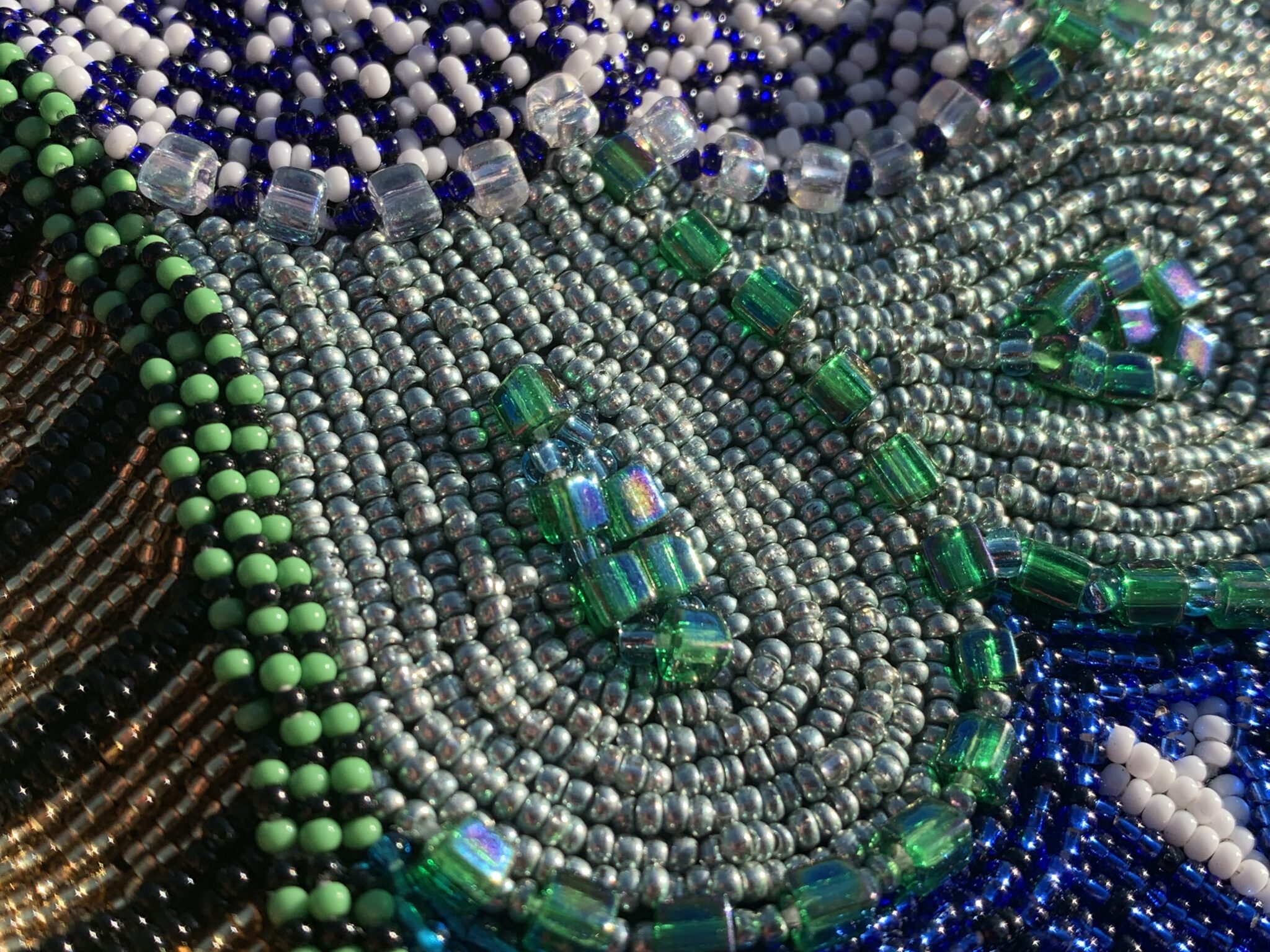 “Mesmerizingly Beautiful Beaded Art Captures the Bewilderment of This ...